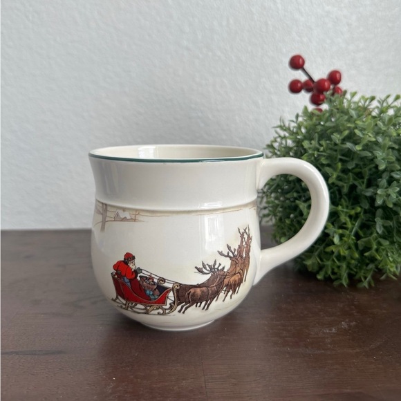 Hallmark | Dining | Hallmark Vtg Santa Sleigh Reindeers Holiday ...